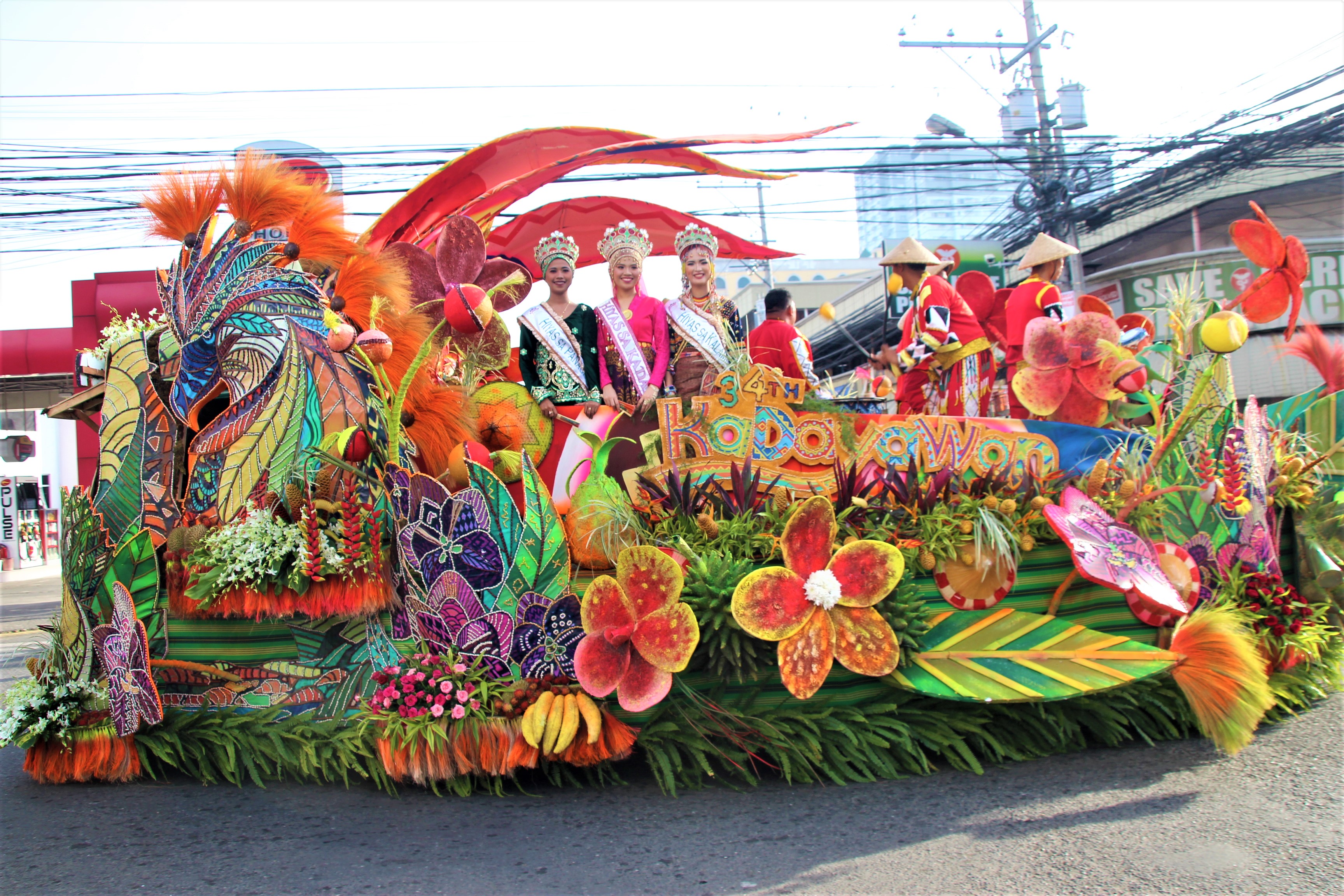 IN PHOTOS | Stunning floral floats, artistic music in Pamulak and Pitik ...