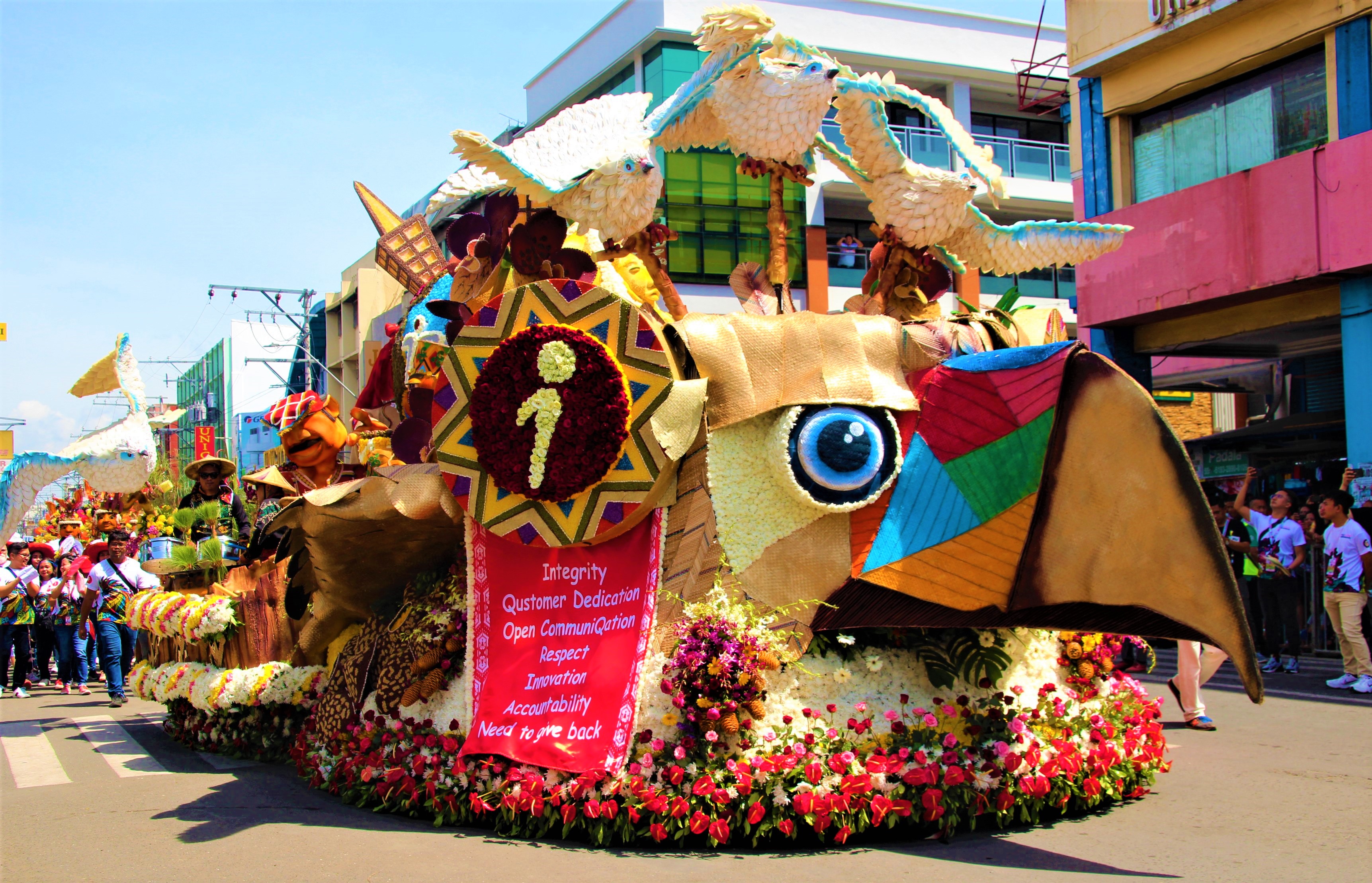 IN PHOTOS | Stunning floral floats, artistic music in Pamulak and Pitik ...