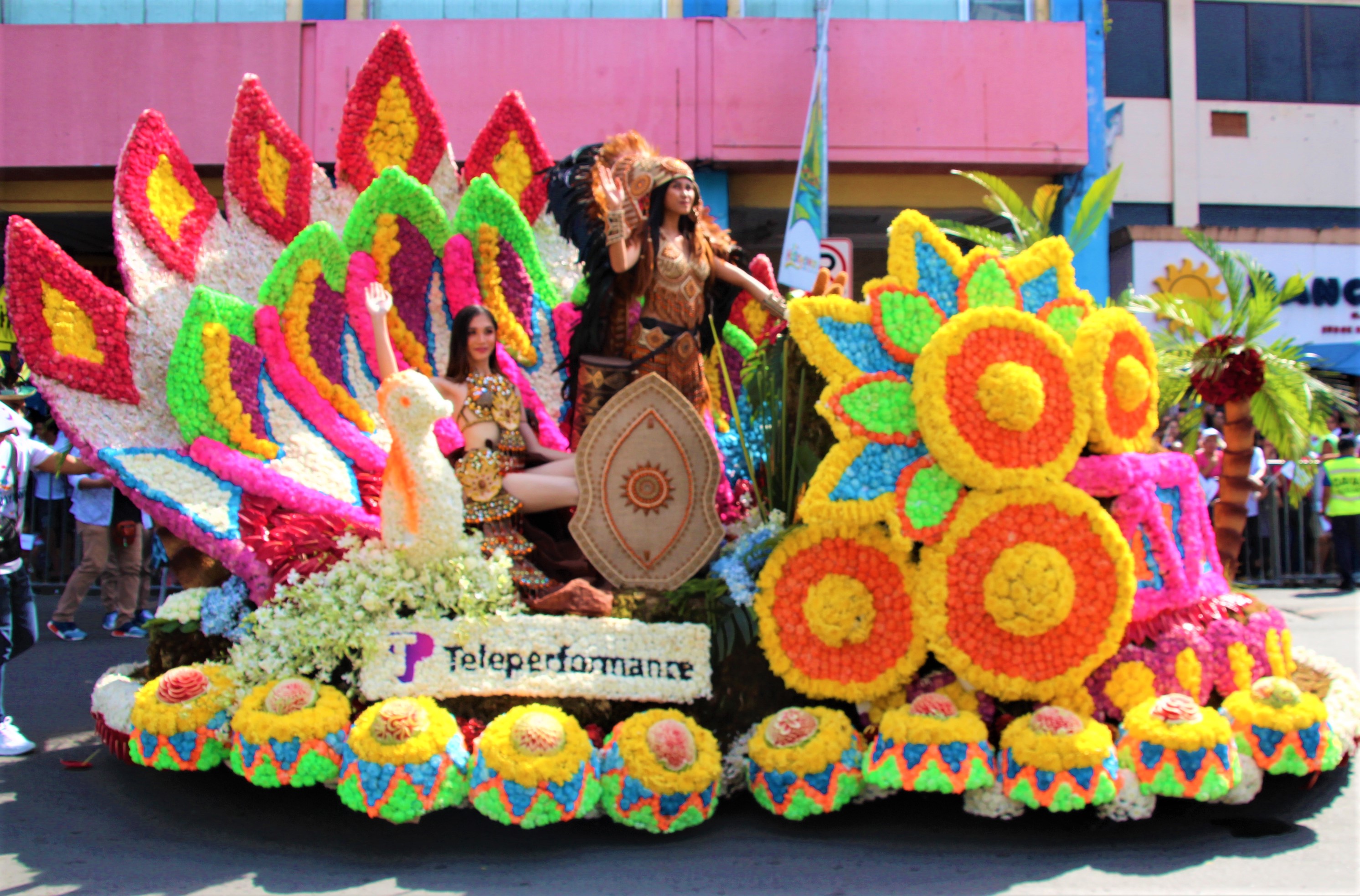 IN PHOTOS | Stunning floral floats, artistic music in Pamulak and Pitik ...