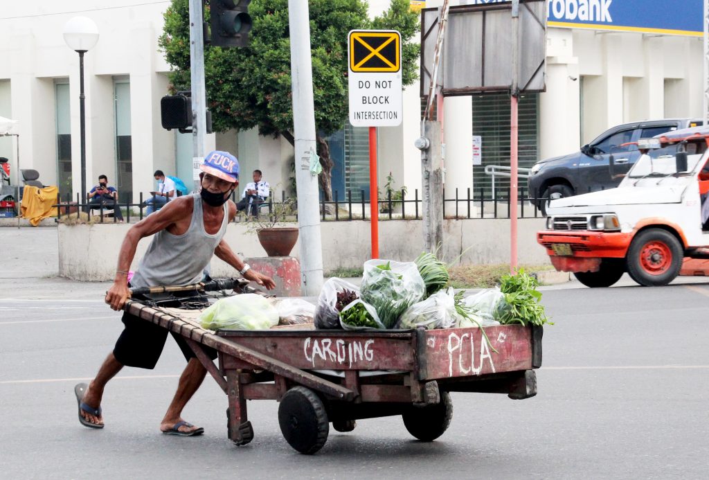 IN PHOTOS: Bankerohan vendors braving the food frontline for their ...